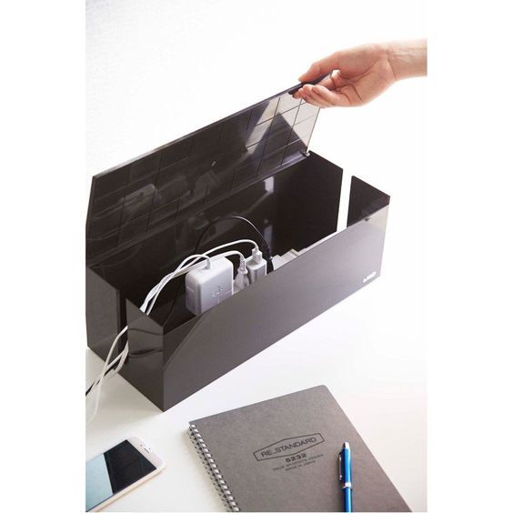 Cara Merapikan Kabel atau Manajemen Kabel di Meja Komputer